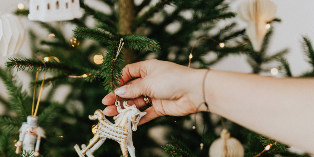 What Is The Best Rotating Christmas Tree Stands? - Top Entrepreneurs ...